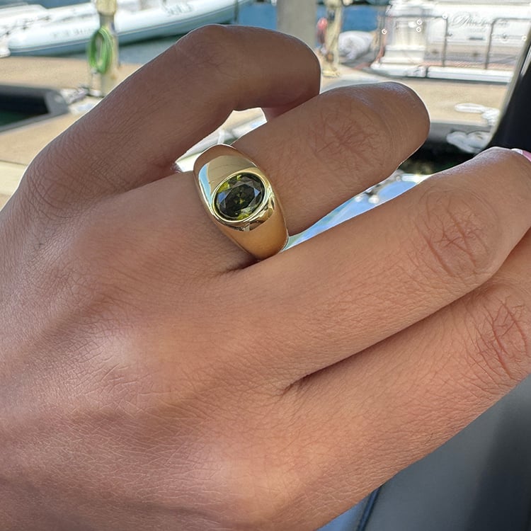 Peridot signet ring | Temple & Grace AU
